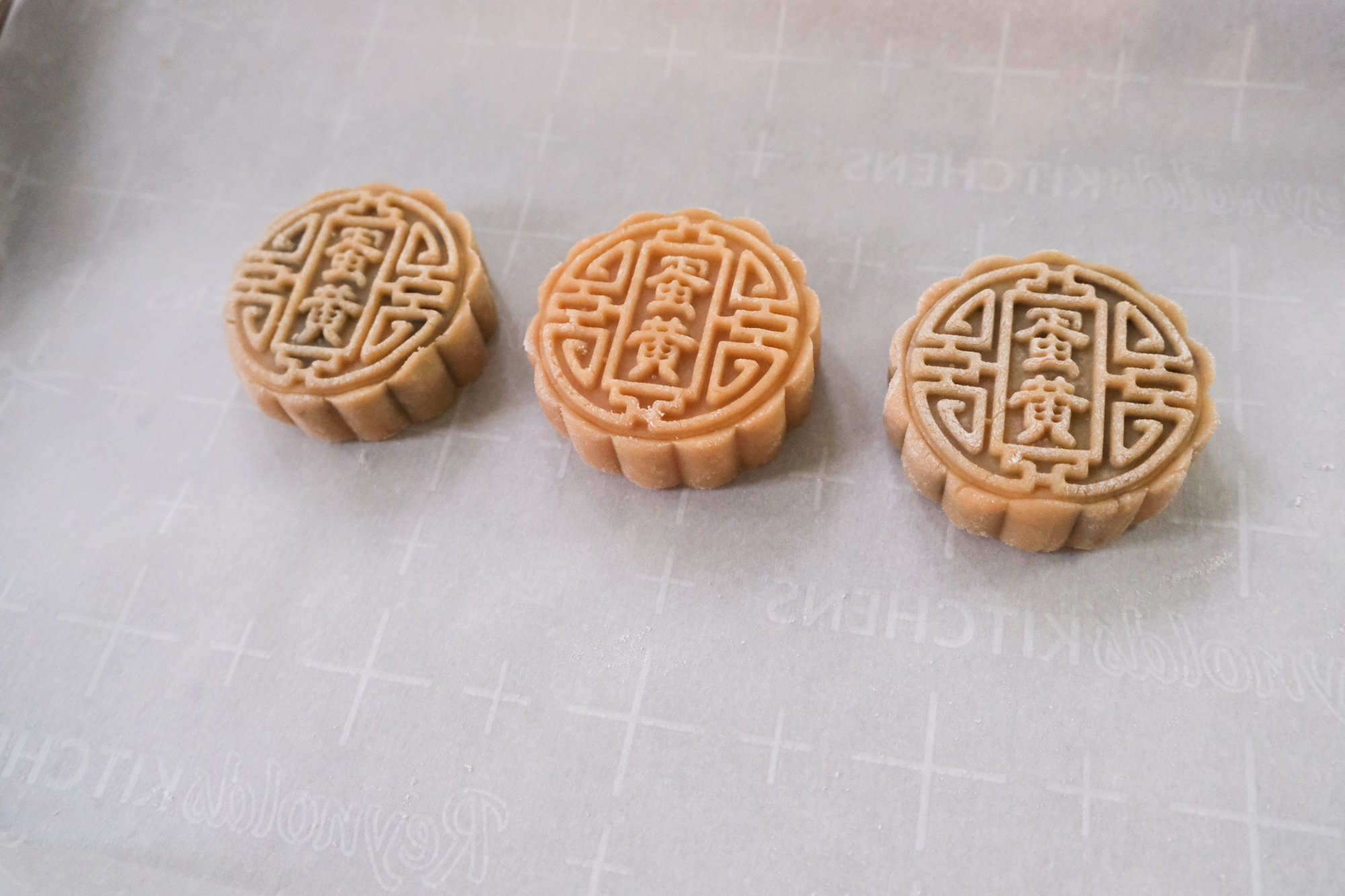 mooncakes 2020 – analog girl in a digital world